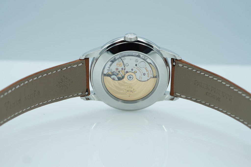 Patek PHILIPPE 5212A STAINLESS STEEL CALATRAVA WEEKLY CALENDAR 2025 ...