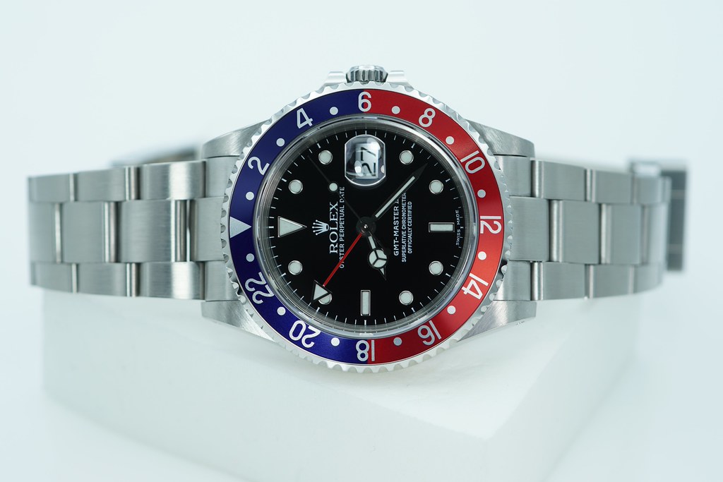 Rolex 16710 GMT MASTER II PEPSI BEZEL HOLES CASE 2000 FULL SET - Takuya ...