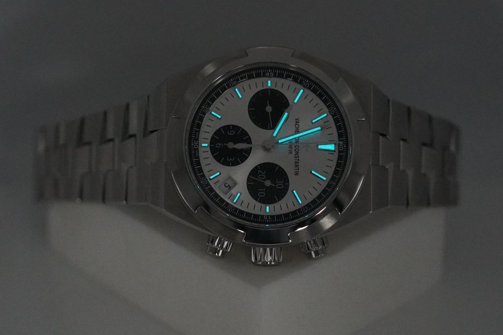 Vacheron CONSTANTIN OVERSEAS CHRONO 5520V PANDA DIAL NEW MODEL 2025 ...