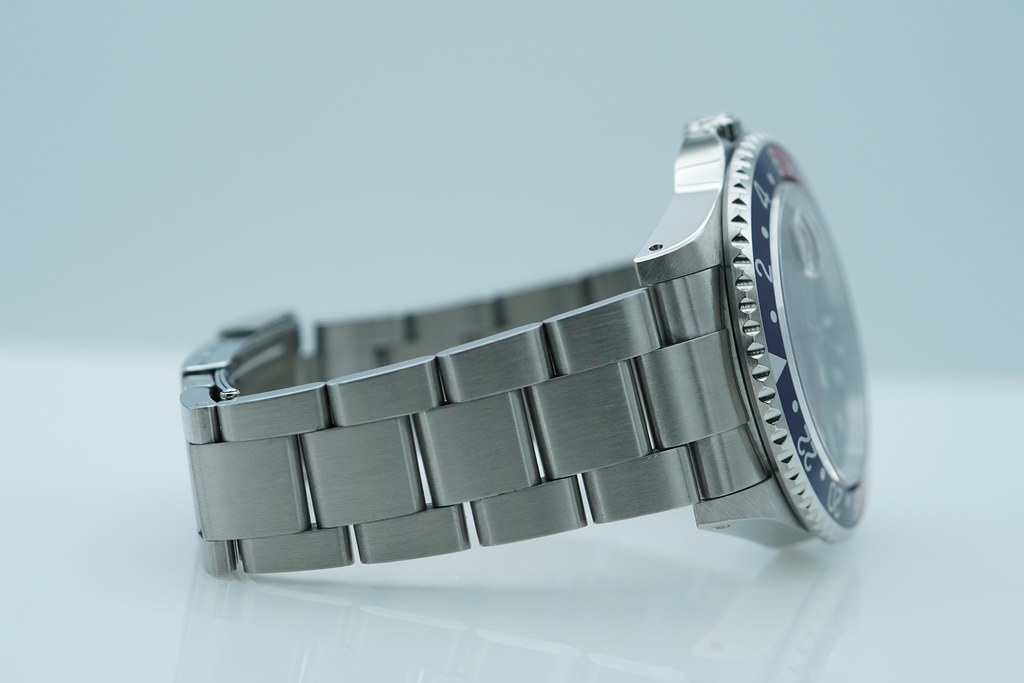 Rolex 16710 GMT MASTER II PEPSI BEZEL HOLES CASE 2000 FULL SET - Takuya ...