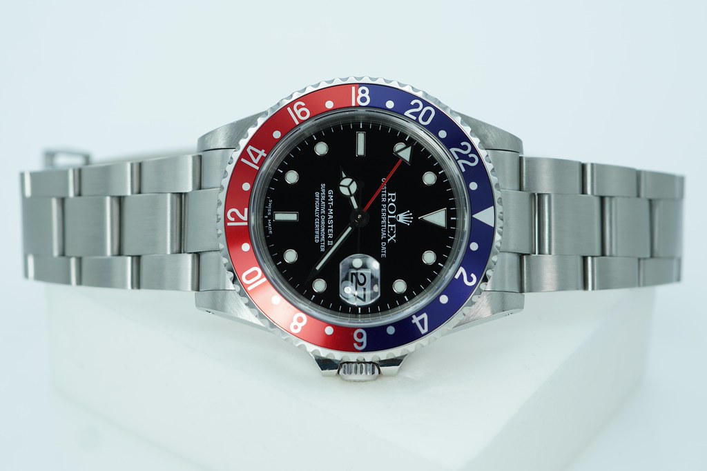 Rolex 16710 GMT MASTER II PEPSI BEZEL HOLES CASE 2000 FULL SET - Takuya ...